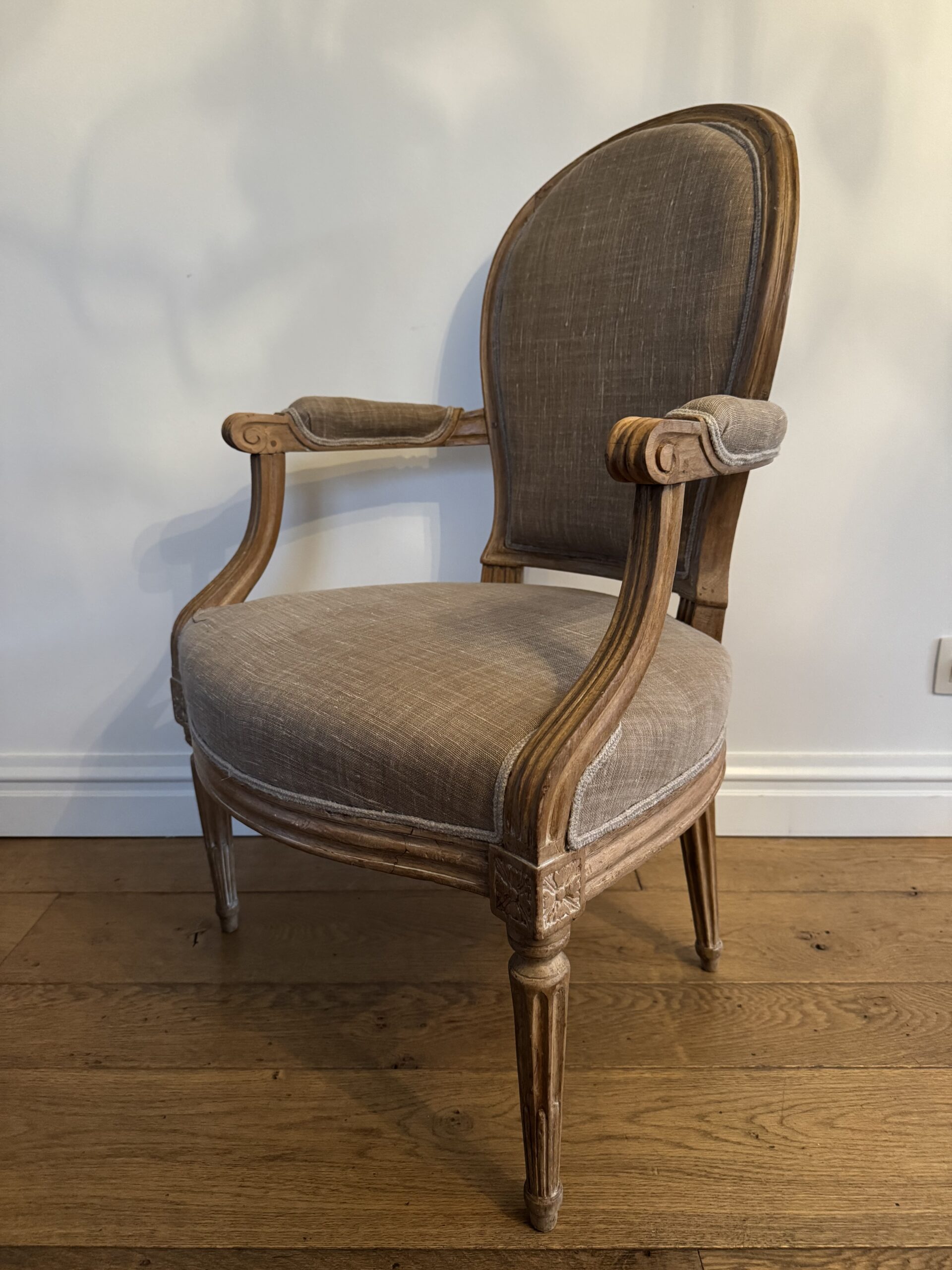 Lodewijk XVI fauteuil, Atelier Antoine Gaillard (1780-1790) - Le Roi de ...